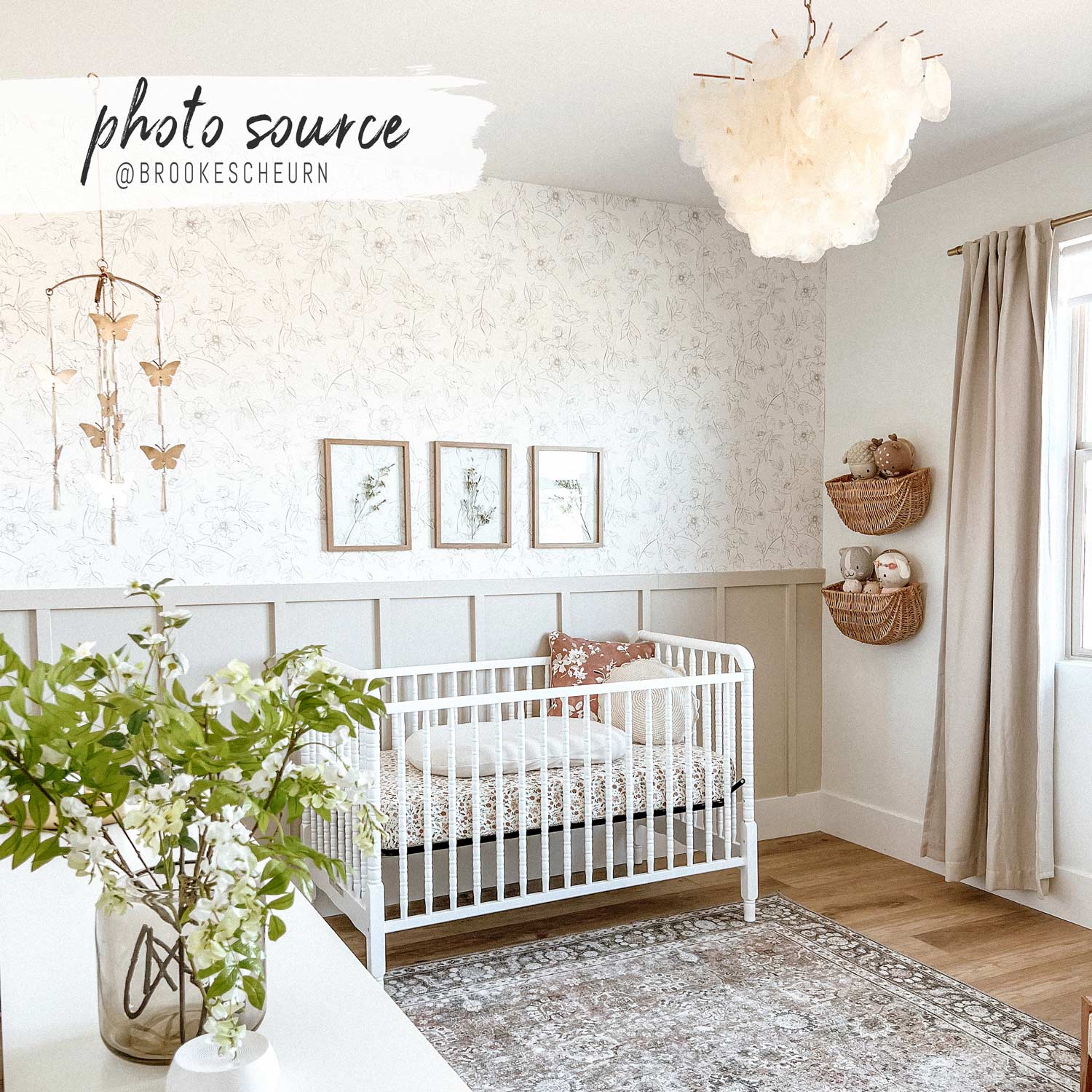 Subtle Floral Kids Room Wallpaper by Livettes Livettes EU